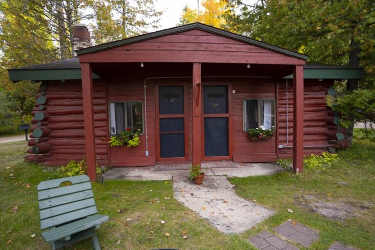 Ellis Lake Resort Cabins